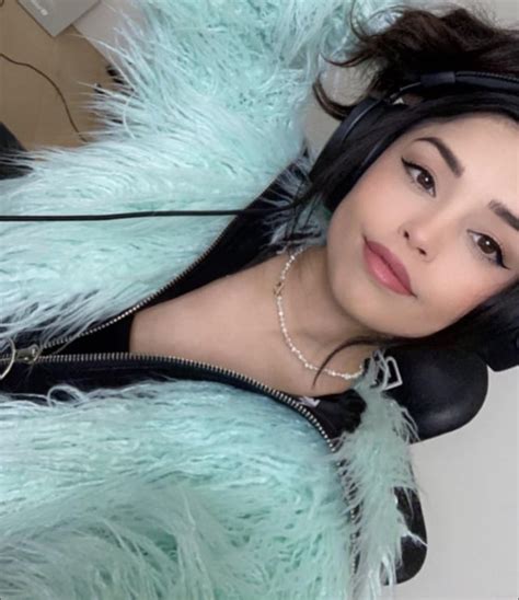 Recent Valkyrae Post 💚 Rvalkyrae1