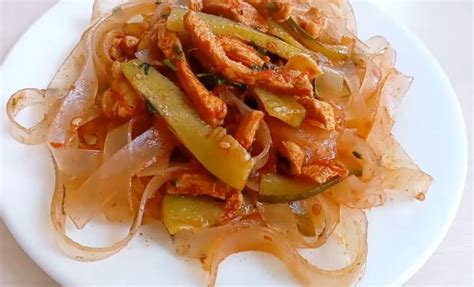 Паста фунчоза с курицей и овощами с соевым соусом простой рецепт пошаговый