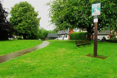 Village Green And Sign St Ippolyts © Humphrey Bolton Geograph