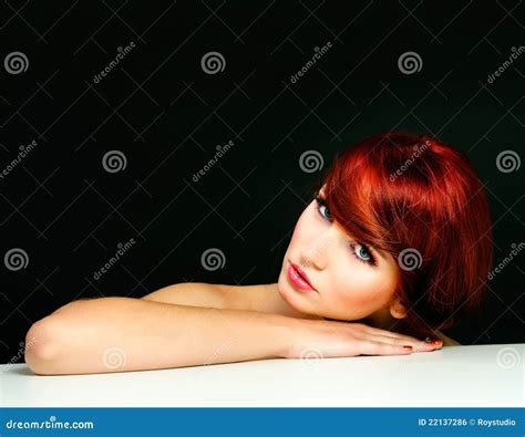 Ritratto Della Donna Rossa Dei Capelli Di Bellezza Attraente Fotografia
