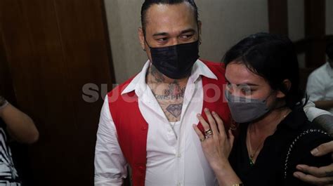 Dituding Tak Pernah Jenguk Jerinx SID ke Penjara, Nora Alexandra Semprot Netizen: Sok Tahu ...