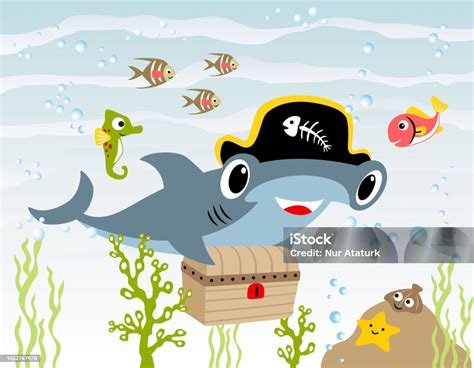 보물 상자를 들고 있는 해적 모자를 쓴 귀상어 상어 만화 해양 생물 요소 그림 만화에 대한 스톡 벡터 아트 및 기타 이미지