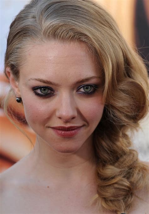 Celebrity Amanda Seyfried Curly Hairstyle Pictures Samuel Blog