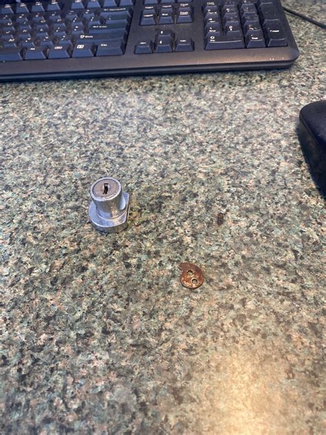need hep fixing this lock r lockpicking