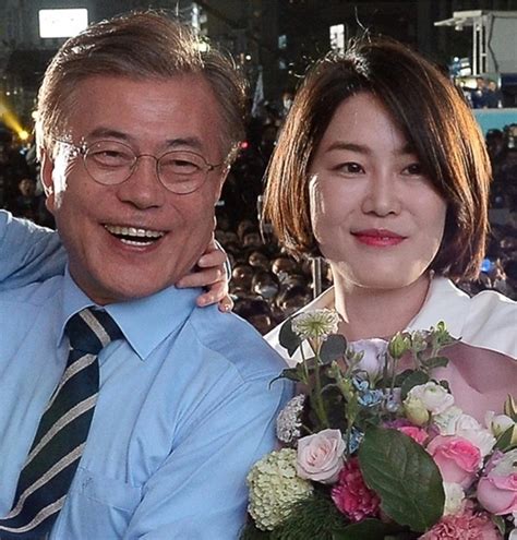 “괜스레 ” 문 전 대통령 딸 아버지 바라보며 눈물 흘린 이유 알려졌다 사진 위키트리