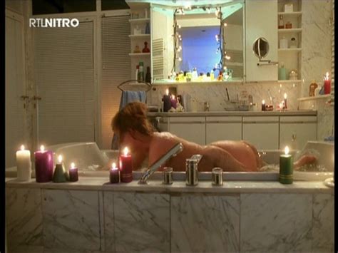 Naked Lou Lou Rhemrev in Alarm für Cobra Autobahnpolizei Bomben bei Kilometer