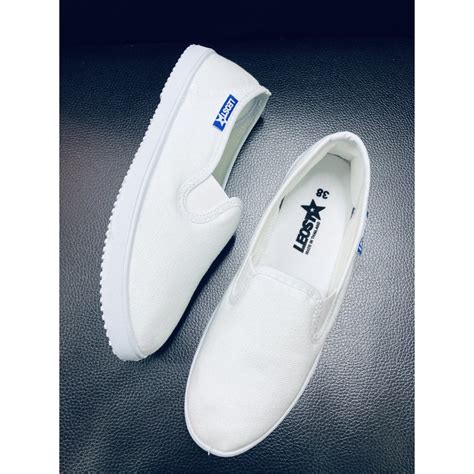 ผ้าใบแบบสวม สีขาวล้วน รองเท้าพยาบาล รองเท่าใส่ทำงานแม่บ้าน ผ้านุ่มใส่สบาย เป้นรุ่นที่ขายดีที่สุด