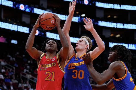 Top Hs Recruit Liam Mcneeley To Visit Uconn Mens Basketball Team