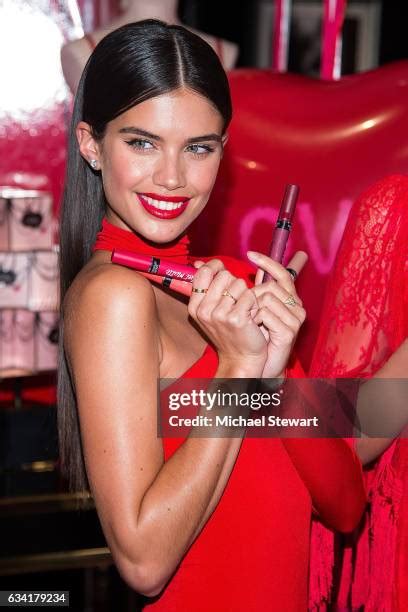 Victorias Secret Angels Josephine Skriver Sara Sampaio Taylor Hill