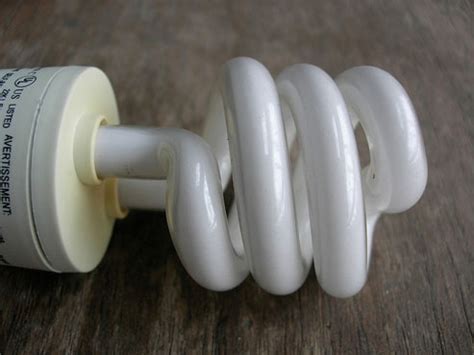 Why And How Energy Efficient Light Bulbs Are Extremely Dangerous HealthInaSecond Com
