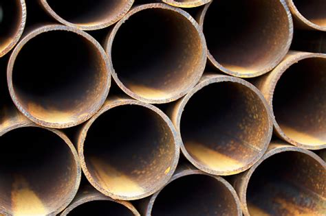 금속 제품의 창 고에서 팩에서 라운드 섹션의 금속 프로필 파이프 0명에 대한 스톡 사진 및 기타 이미지 0명 강철 관 신체 부분 Istock