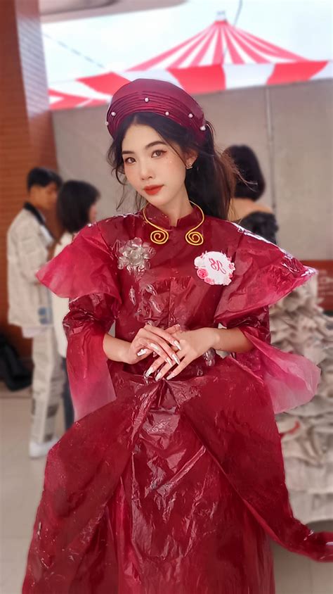 No Sex Nữ sinh thanh lịch thời đại Page VOZ