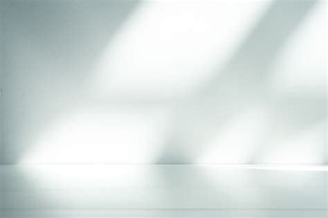 빈 스튜디오 내부 배경과 배경막 제품 진열대는 텍스트를 삽입하기 위해 빈 텍스트 배경에 그림자 흰색으로 서 있습니다 배경 주제에 대한 스톡 사진 및 기타 이미지 Istock