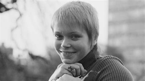 Neda Arnerić Odlazak Najljepše Bibliotekarke