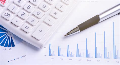 차트 및 그래프 연간 금융 이익 개요 은행 및 투자 복사 공간 매크로 클로즈업의 개념으로 흰색 계산기 및 보고서 0명에 대한 스톡 사진 및 기타 이미지 Istock