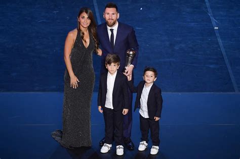 Messi disfruta en familia el premio The Best Excélsior