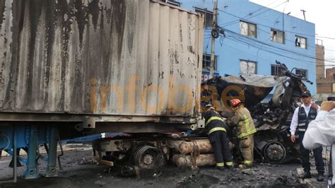 Explosión en SMP combi y tráiler quedaron totalmente calcinados tras choque en avenida Perú