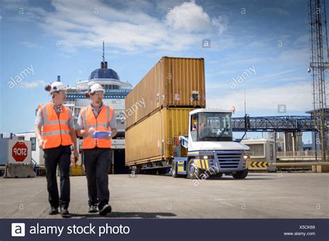 Unloading Goods High Resolution Stock Photography And Images Alamy