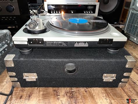Technics SL 1200 MK 2 MK II Turntable W Optional Hard Travel Case