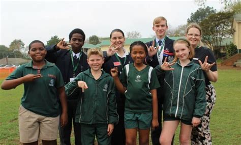 Hillcrest High School Teaches Hillcrest Primary School Sign Language