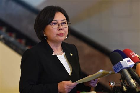 Ардчилсан намын даргад нэр дэвшигч С Одонтуяа нэрээ татлаа