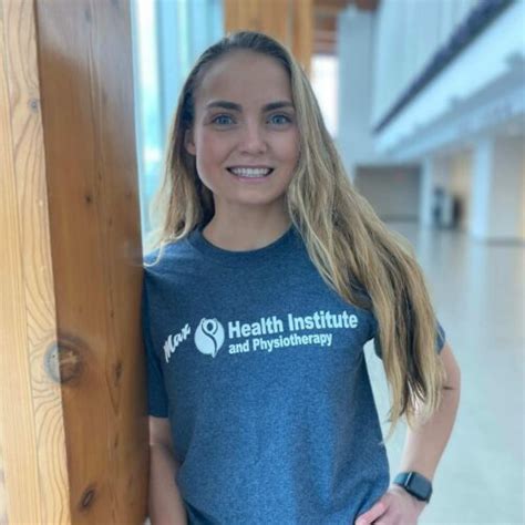 Anna Petrie Physiotherapist Max Health Institute And Physiotherapy