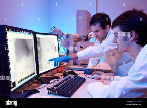 analysis of nanostructures and nanodevices using sem environmental