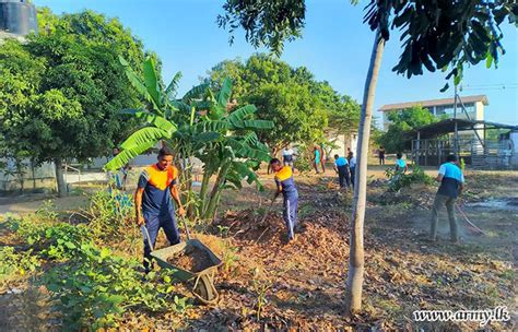 241 පාබල බලසේනාව පිරිසිදු කිරීමේ වැඩසටහනක් පවත් වයි Sri Lanka Army