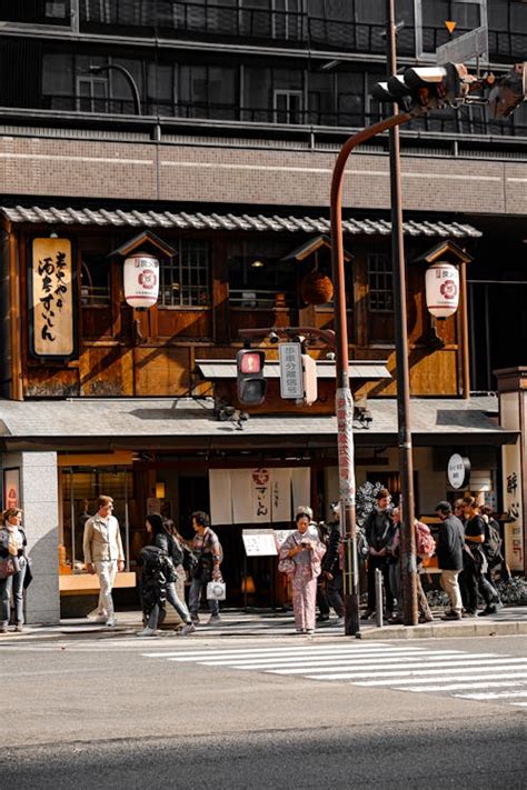 거리 사진 거리 장면 거리 풍경 건물 외관 건물 외장 건축 경치 좋은 전망 관광 관광객 군중 기모노 기와 남자 낮 도시 생활 도시 풍경 도시의