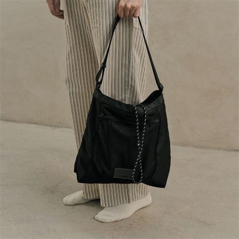 르마스크 고트 포켓 매쉬 숄더 앤 크로스백 여행 가방 블랙 위시버킷