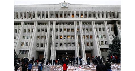 Премиерът и председателят на парламента на Киргизстан подадоха оставки