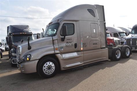 2017 Freightliner Cascadia 125 Sleeper Semi Truck 75 Raised Roof