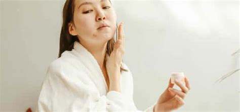 14 Benefits And Uses For Tea Tree Oil