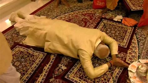 Pm Modi Does A Sashtang Dandvat Pranam Before Ram Lalla In Ayodhya Watch Video India News