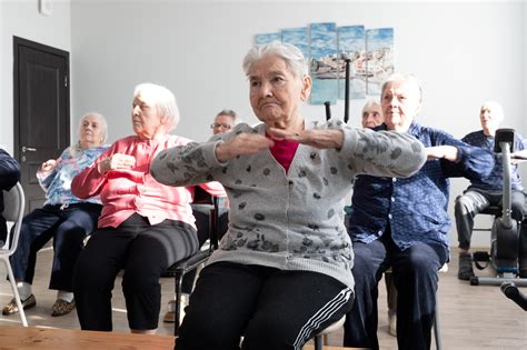 Утренняя зарядка для пожилых людей лучшие упражнения