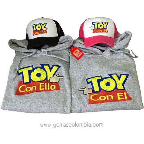 Combo Toy Con Ella Él Gorras Colombia