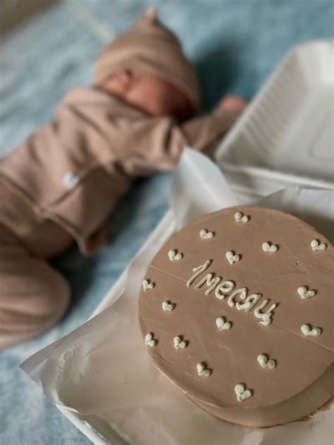 Фото по месяцам 1 месяц в 2024 г Торт для ребёнка Вещи для младенца Торт для беременных