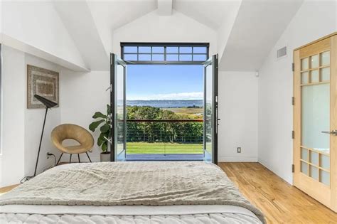 82 Nonquit Ln Tiverton Ri 02878 ®