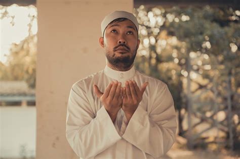 Premium Photo Asian Islam Man Prayeryoung Muslim Prayingramadan