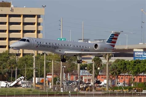 Envoy Air E145 Suffers Landing Gear Issue In Chicago