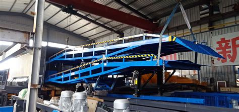 6 Ton Ponsel Hidrolik Mobil Lereng Bongkar Pasang Untuk Pengangkat Barang Bawaan Dock Kontainer