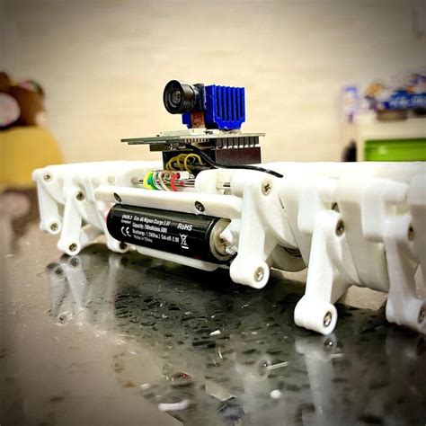 基于 Esp32 制造步行机器人，支持网络图像传输 Arduino 实验室