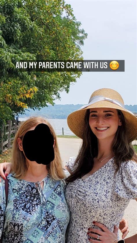 Abigail Shapiro Scrolller