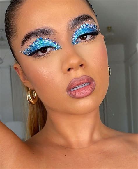 Wow 💙💙 Rhinestone Makeup Festival Makeup Glitter Glitter Holiday Makeup