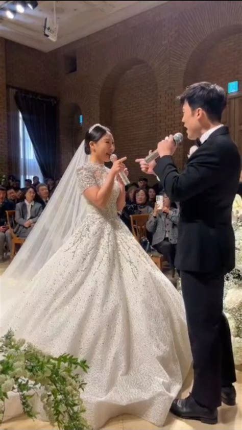 라움아트센터 웨딩계정 ⠀⠀ ⠀ ⠀ 도심 속 자연 그리고 당신만의 웨딩 🌿💍 자연이 주는 아름다움 속에서 가장 특별한 순간을 맞이하세요 사계절의 꽃과 푸른 정원이