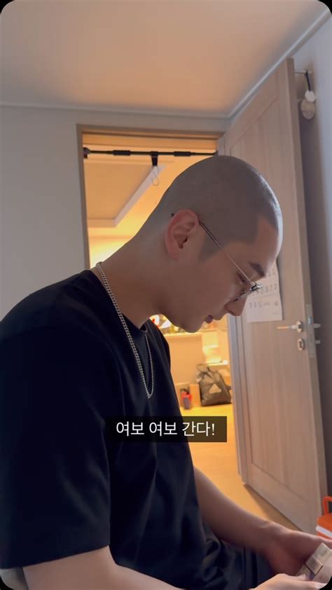 리서 커플👩‍ ️‍💋‍👨 금연한다는 남자친구 커플 리서커플 말썽꾸러기 배드민턴 두피문신 에디 꽁치코치 커버업 괴롭히기 여자친구 남자친구 미용인