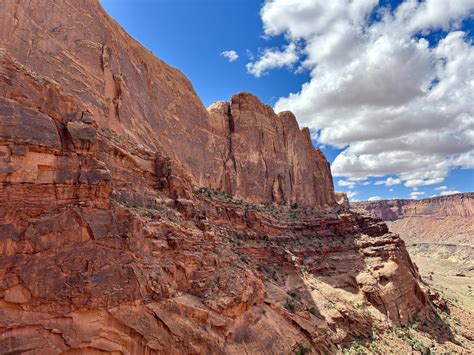 Hiking The Syncline Loop Trail Canyonlands National Park Moab Utah