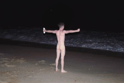 Leo Gets Naked
