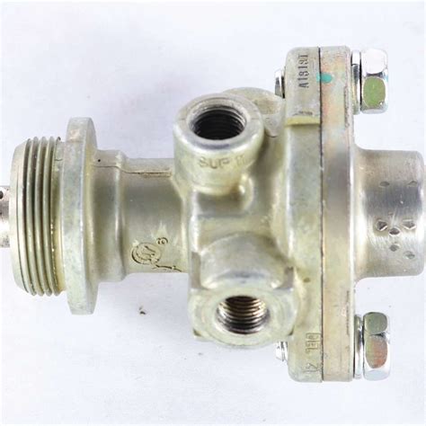 Bendix ­ ­ 287238n ­ ­ Pneumatic Dash Control Valve Iron Wing Parts