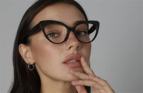 11 Model Kacamata Terbaru Wanita Dari Duff Round Hingga Oversize